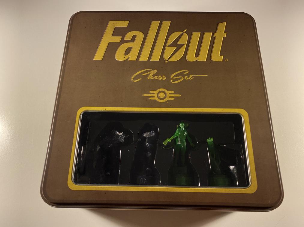 Fallout Chess Set Exclusive Tin with Holographic Pieces | GameFleets
