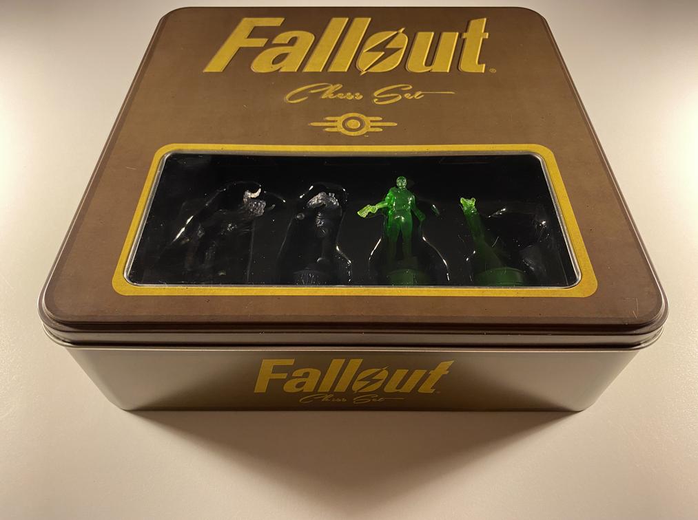 Fallout Chess Set Exclusive Tin with Holographic Pieces | GameFleets